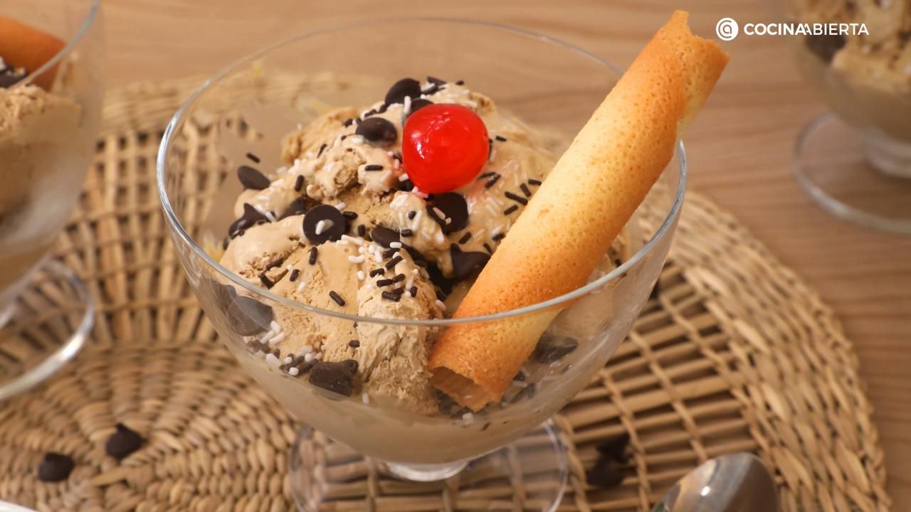 Delicioso café con helado de nata y nueces: ¡una combinación ...